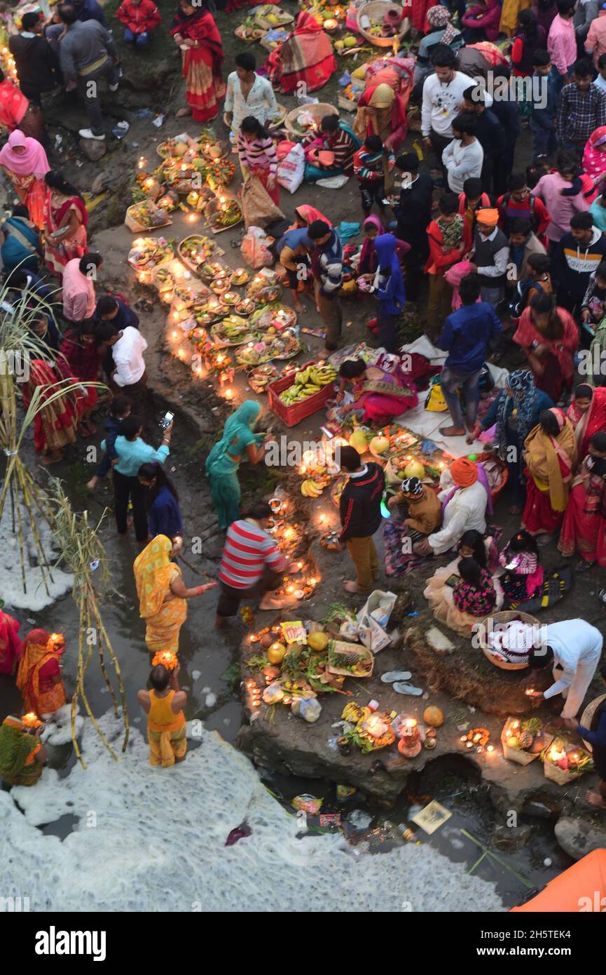 Rituals of chhath puja festival hi-res stock photography and images - Alamy