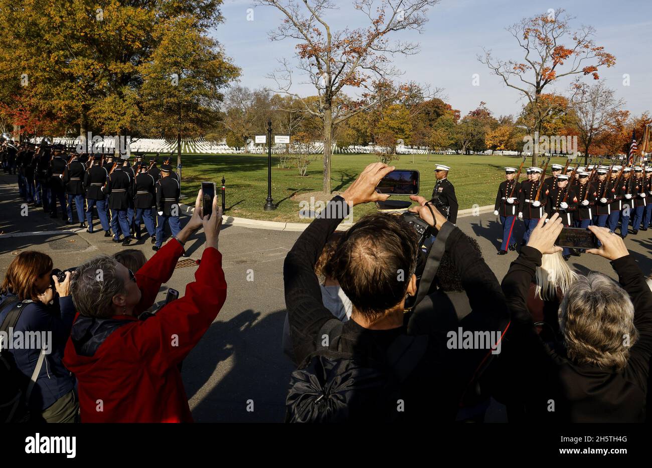 Washington DC, USA. 11th Nov, 2021. People take pictures as troops ...