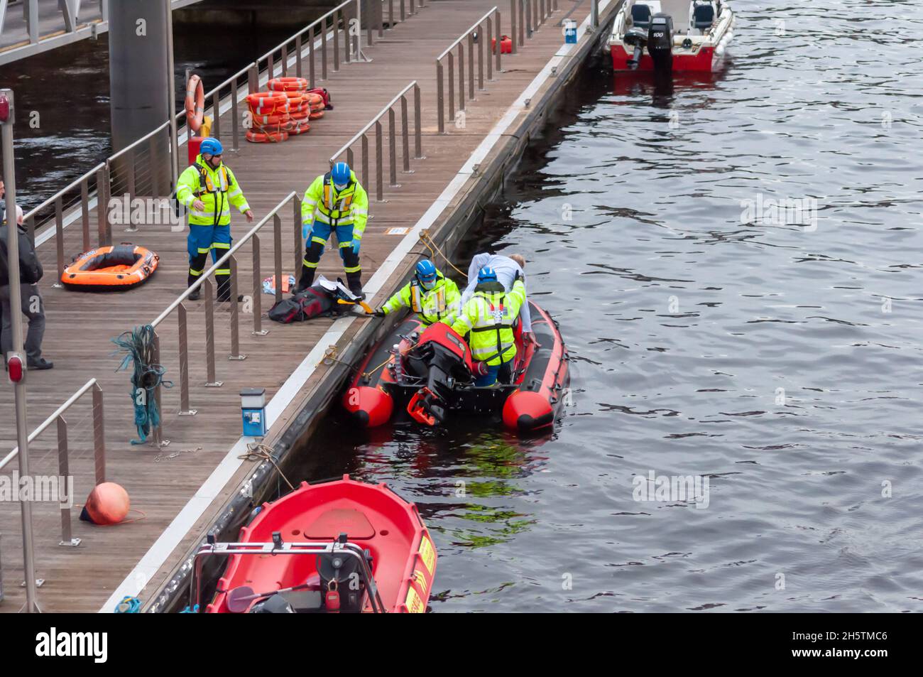 Un united nations climate change banner glasgow cop26 hi-res stock ...