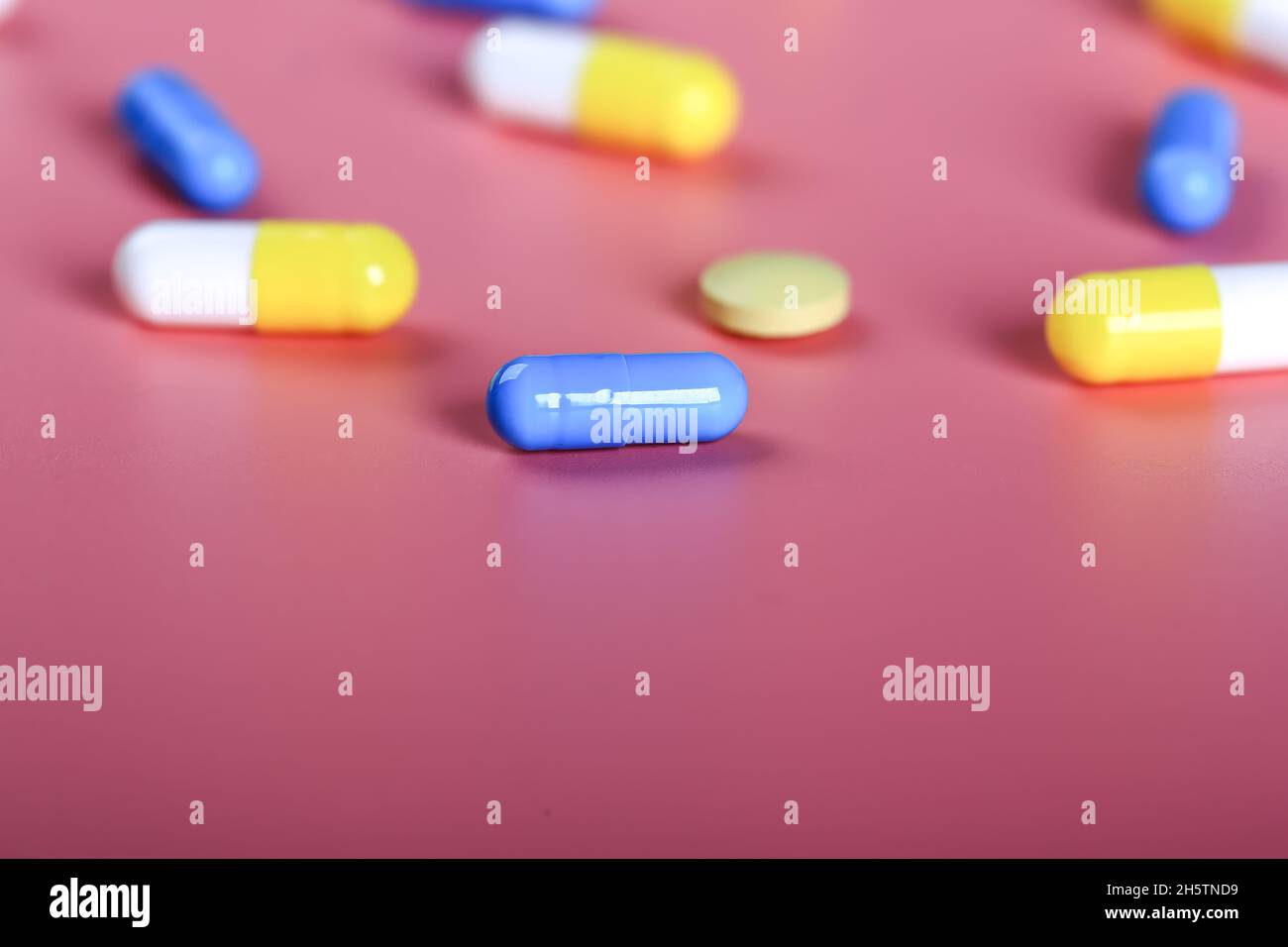 Pills on pastel color hi-res stock photography and images - Alamy