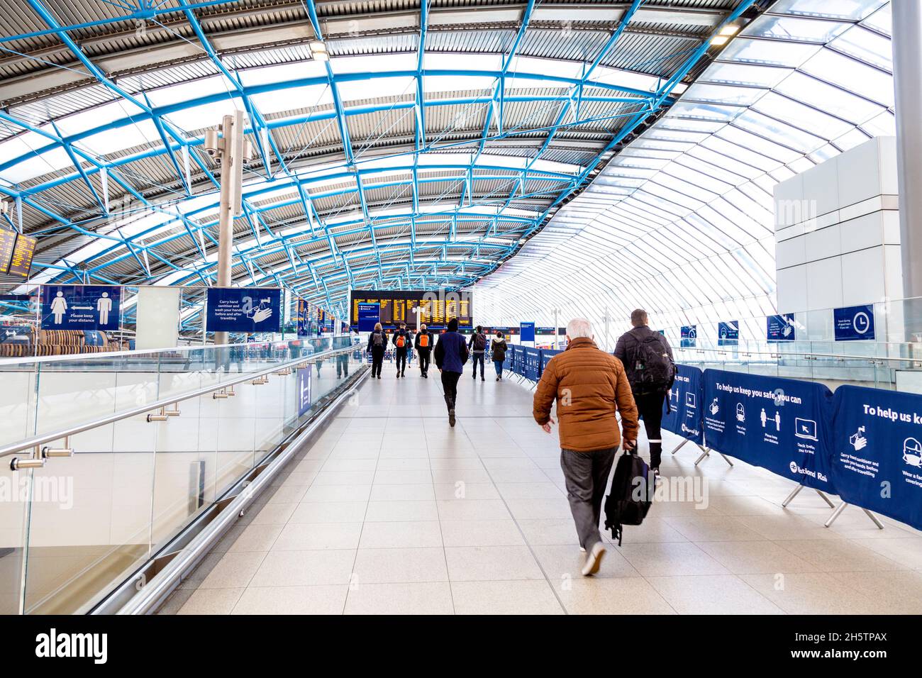 London waterloo station architecture hi-res stock photography and ...