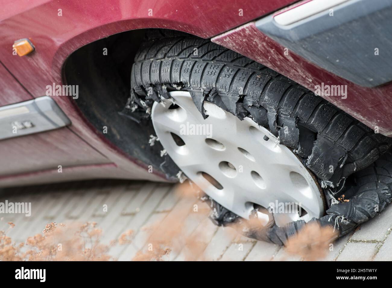 Car with destroyed tire hi-res stock photography and images - Alamy