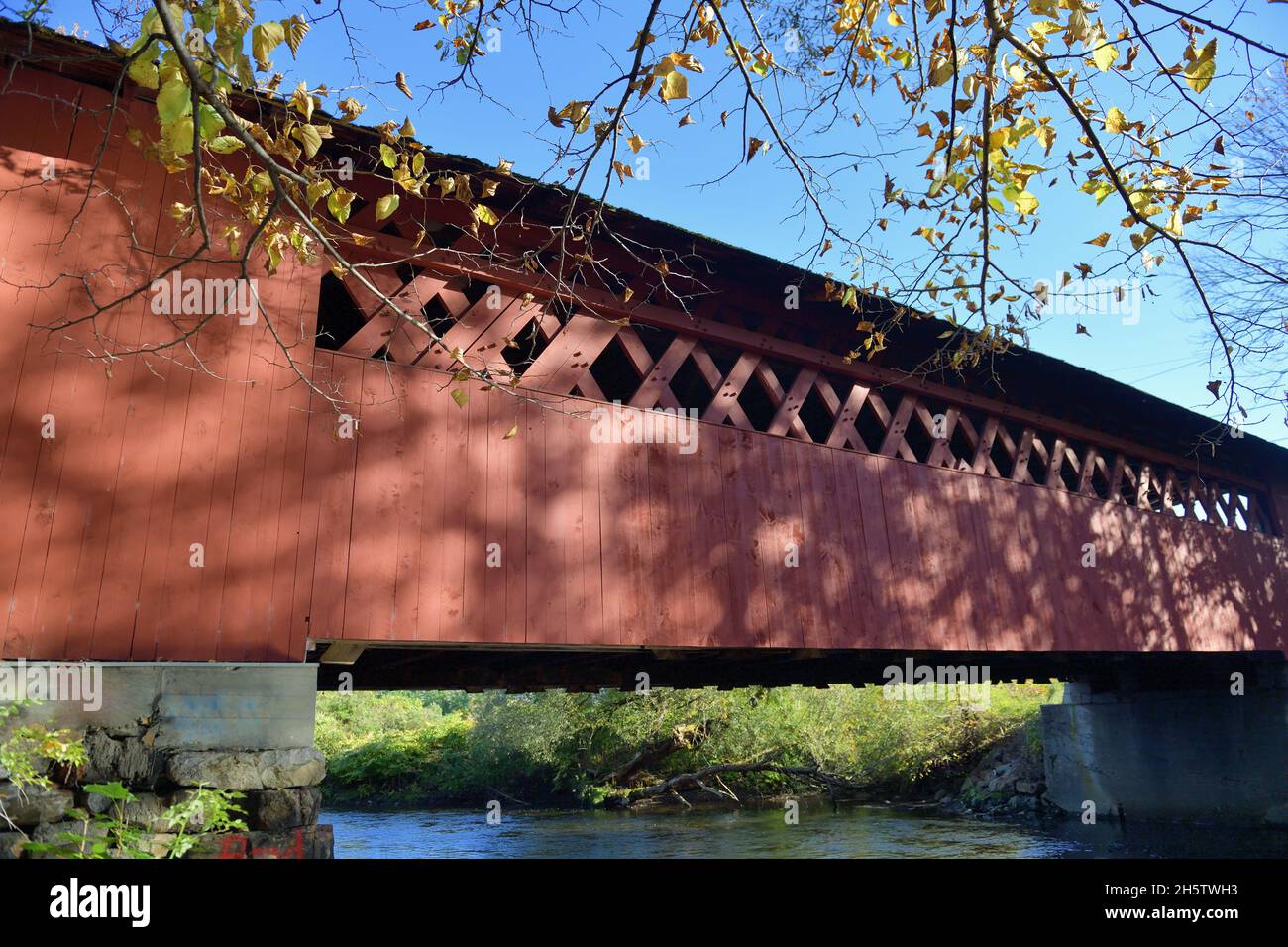 Covered bridges of new england hi-res stock photography and images - Alamy