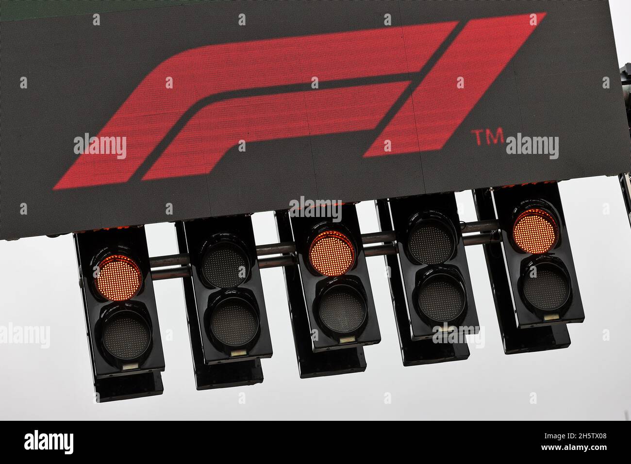 Formula 1 start lights hi-res stock photography and images - Alamy