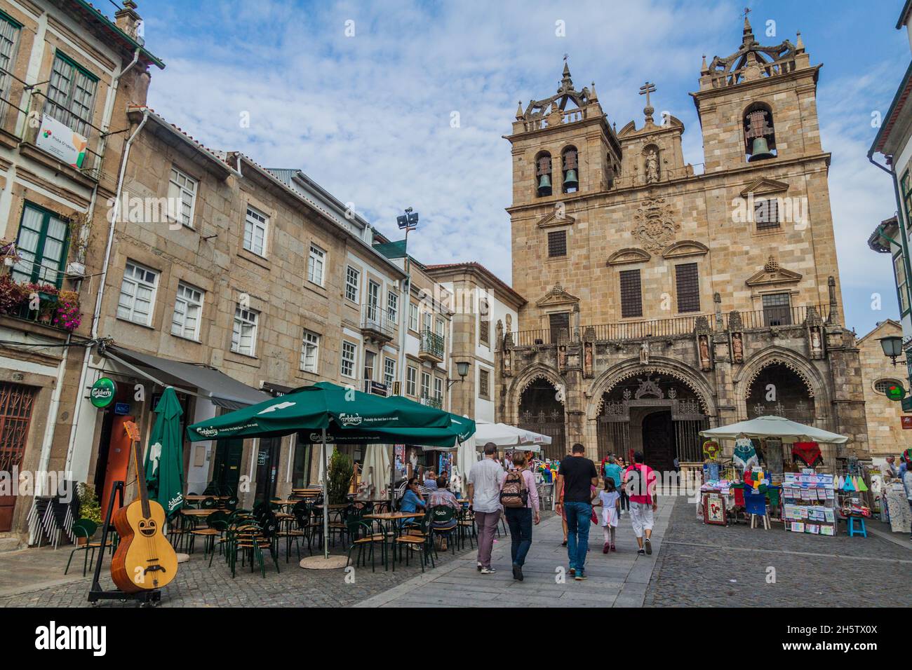 Braga cathedral in rua dom paio mendes hi-res stock photography and ...