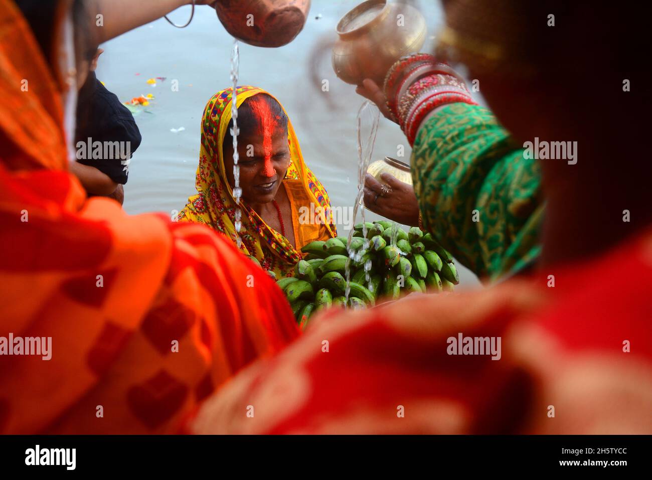 Kolkata, West Bengal, India. 11th Nov, 2021. Fourth day of Chhath puja ...
