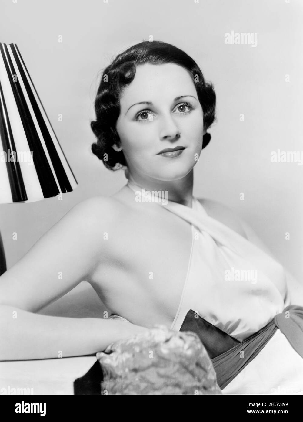 English Actress Benita Hume, half-length Publicity Portrait, MGM, 1933 Stock Photo - Alamy