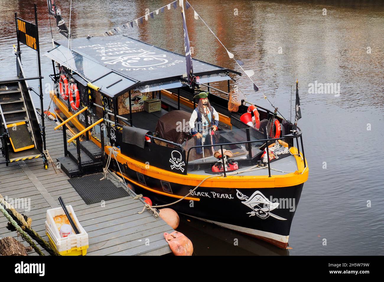 The Black Pearl pirate themed pleasure boat for giving sight seeing ...