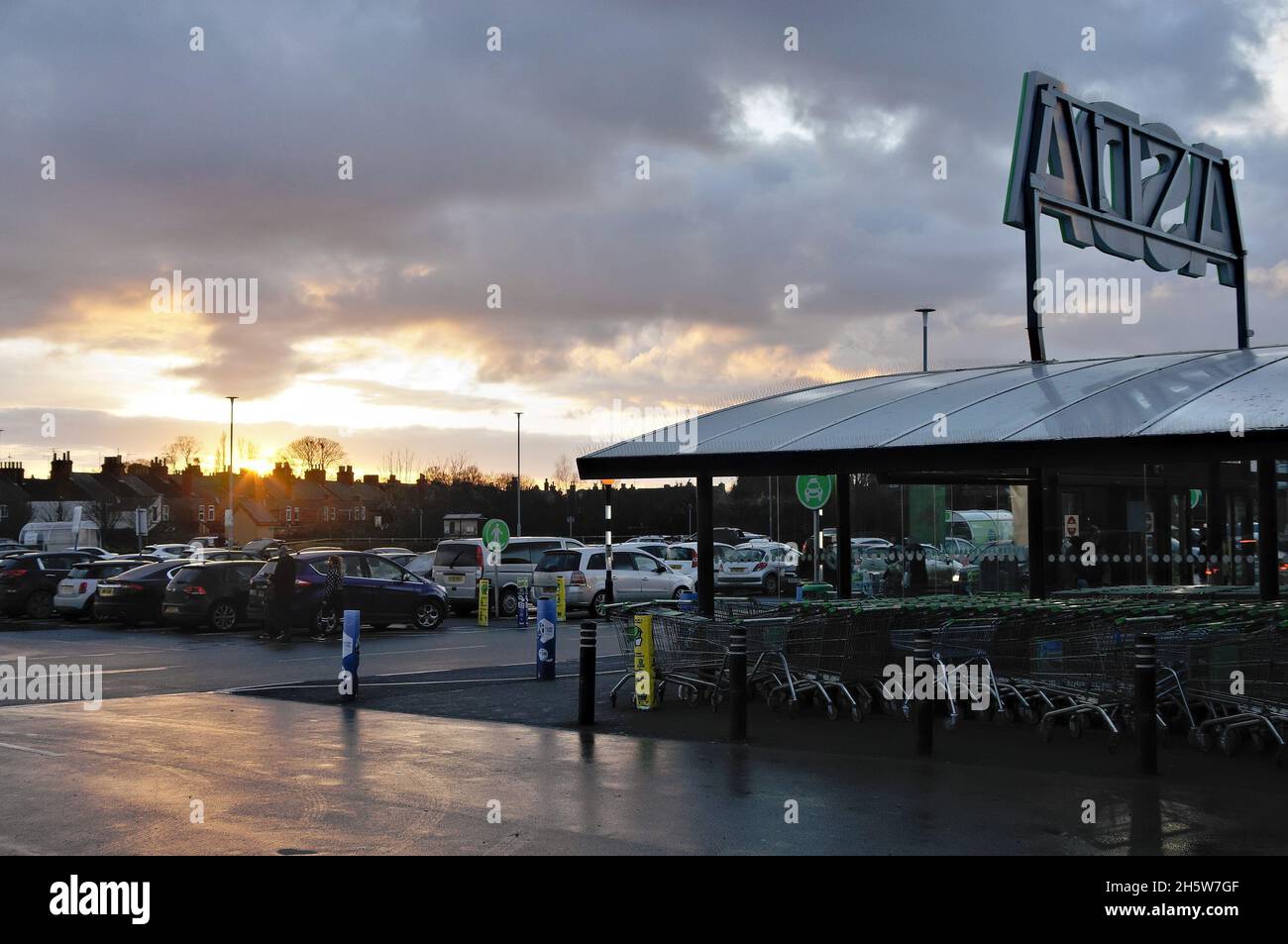 Supermarket building hi-res stock photography and images - Alamy
