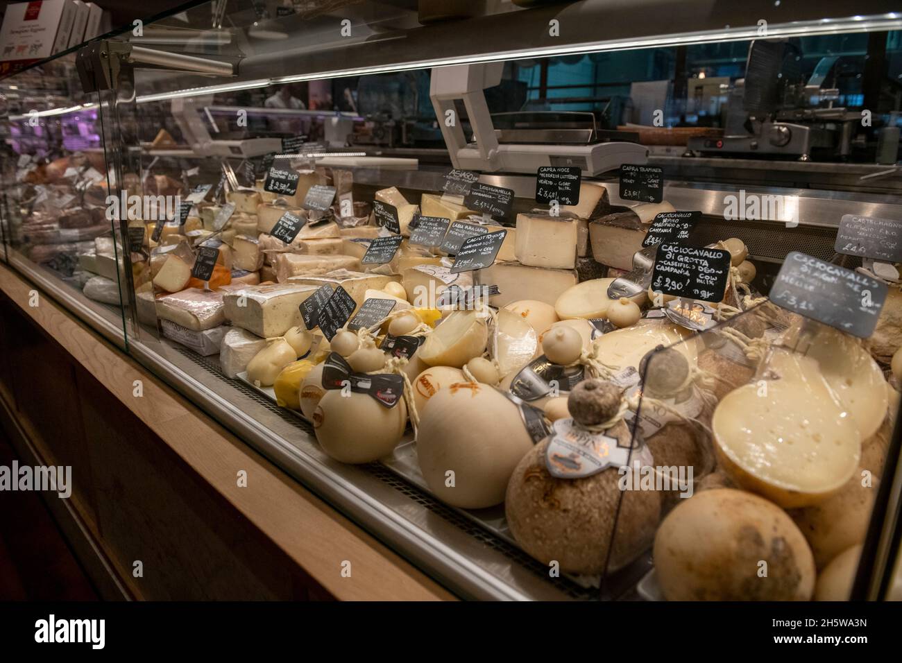 Eataly in London, an Italian food hall near Liverpool street station ...