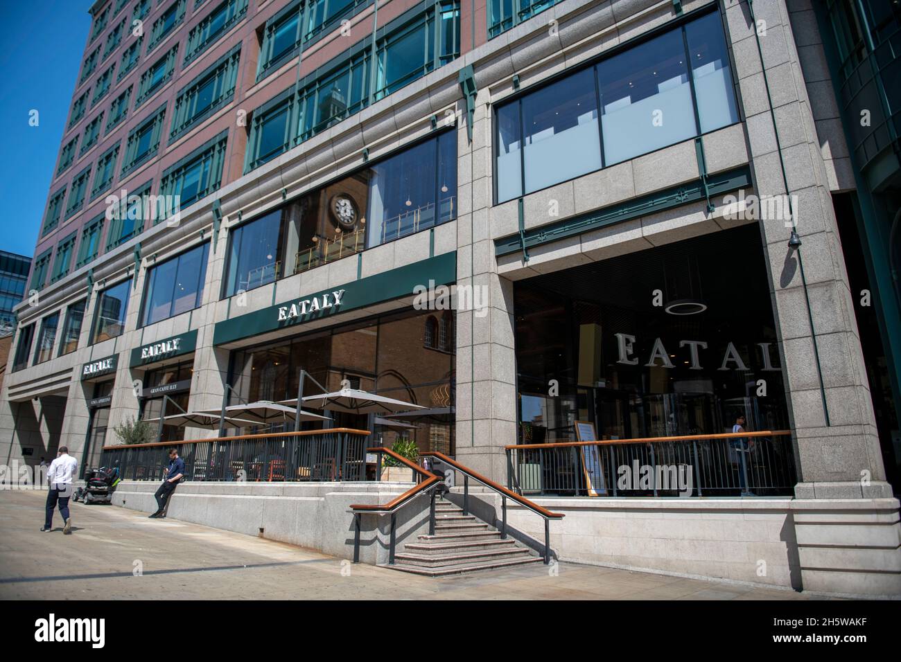 Entrance to Eataly in London, an Italian food hall near Liverpool ...