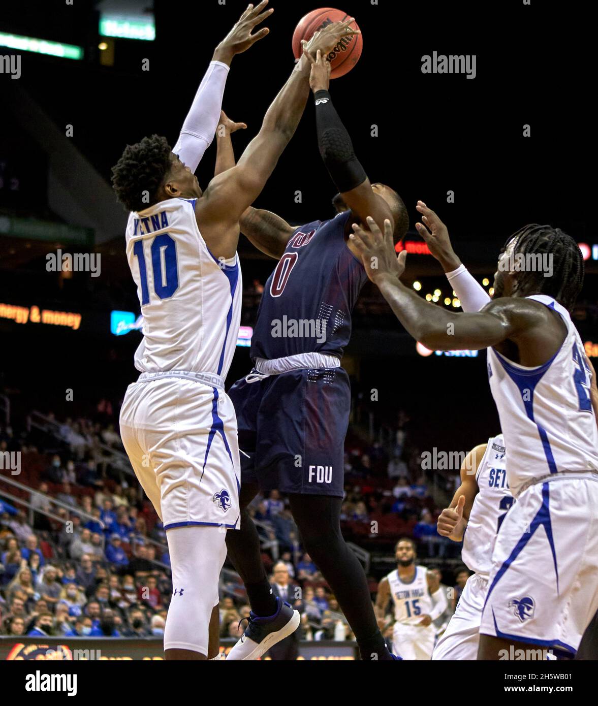 Newark, New Jersey, USA. 11th Nov, 2021. Fairleigh Dickinson Knights ...