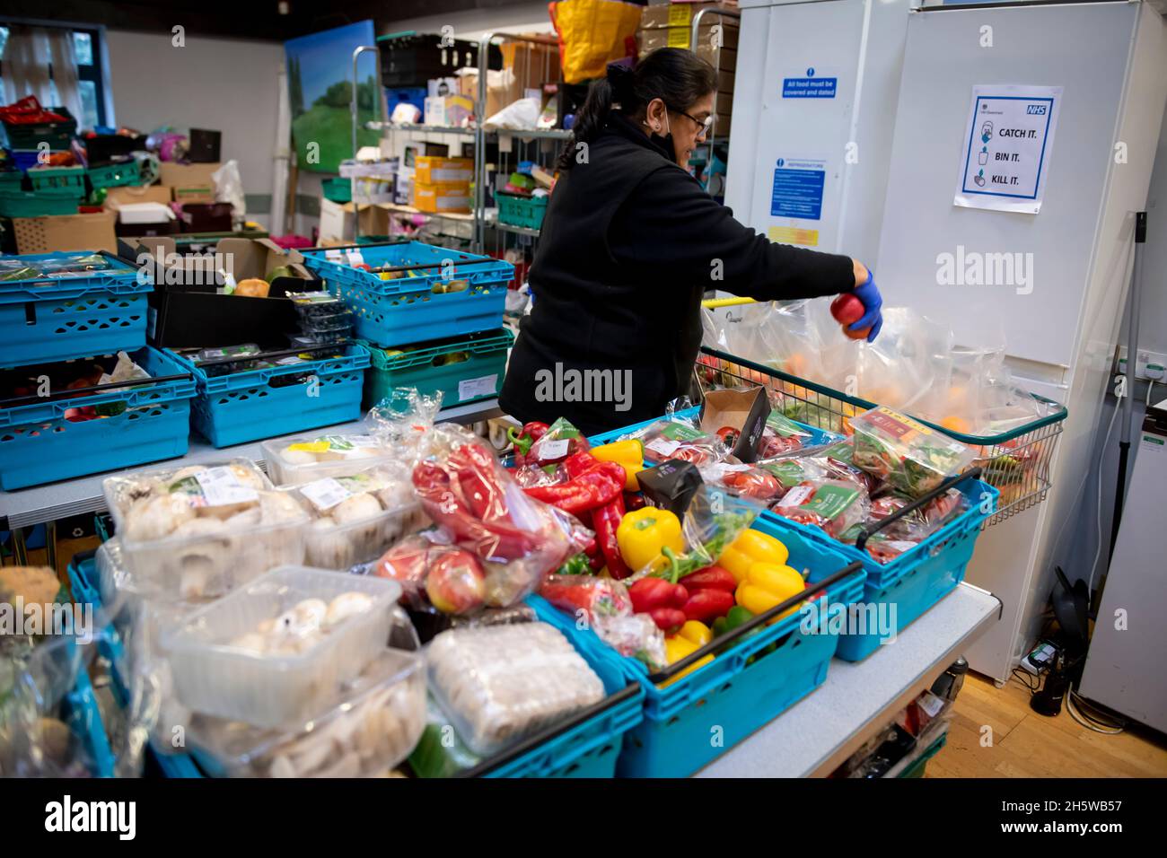 Foodbank hi-res stock photography and images - Alamy