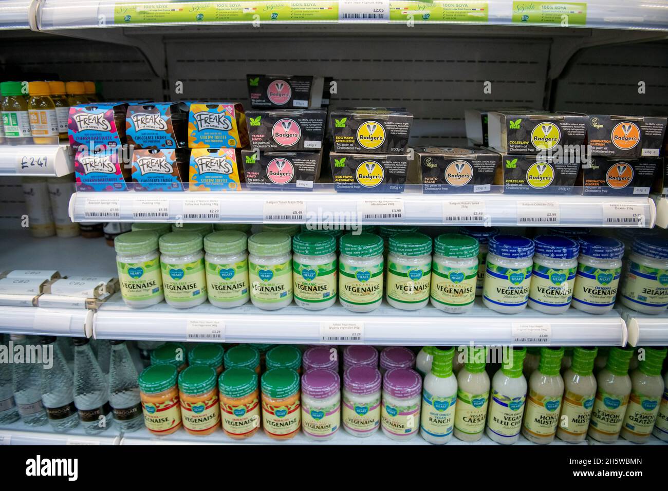 Corner shop shelves hi-res stock photography and images - Alamy