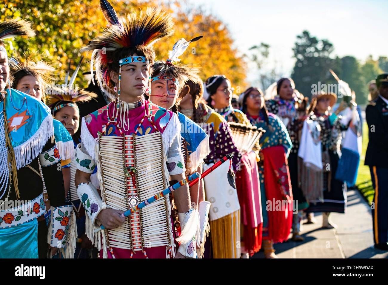 Crow indians hi-res stock photography and images - Alamy