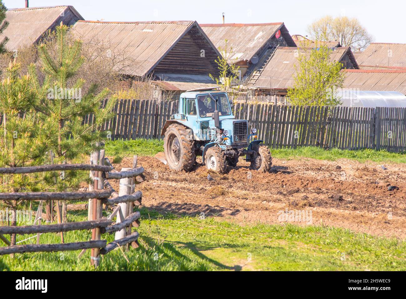 Tractor handles field hi-res stock photography and images - Alamy