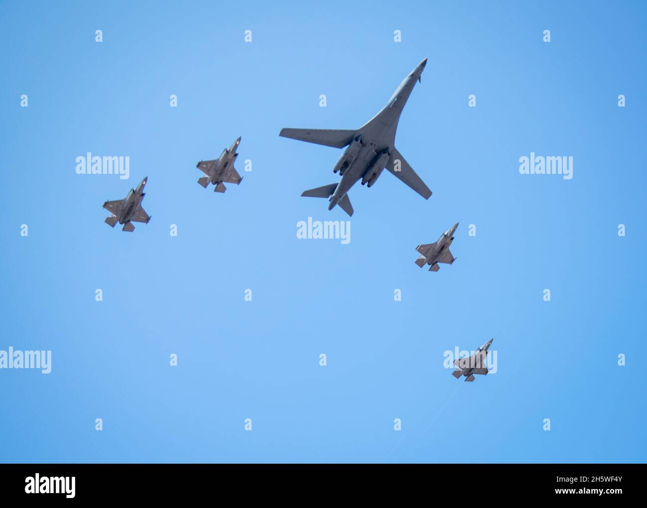 Fighter bomber jets hi-res stock photography and images - Alamy