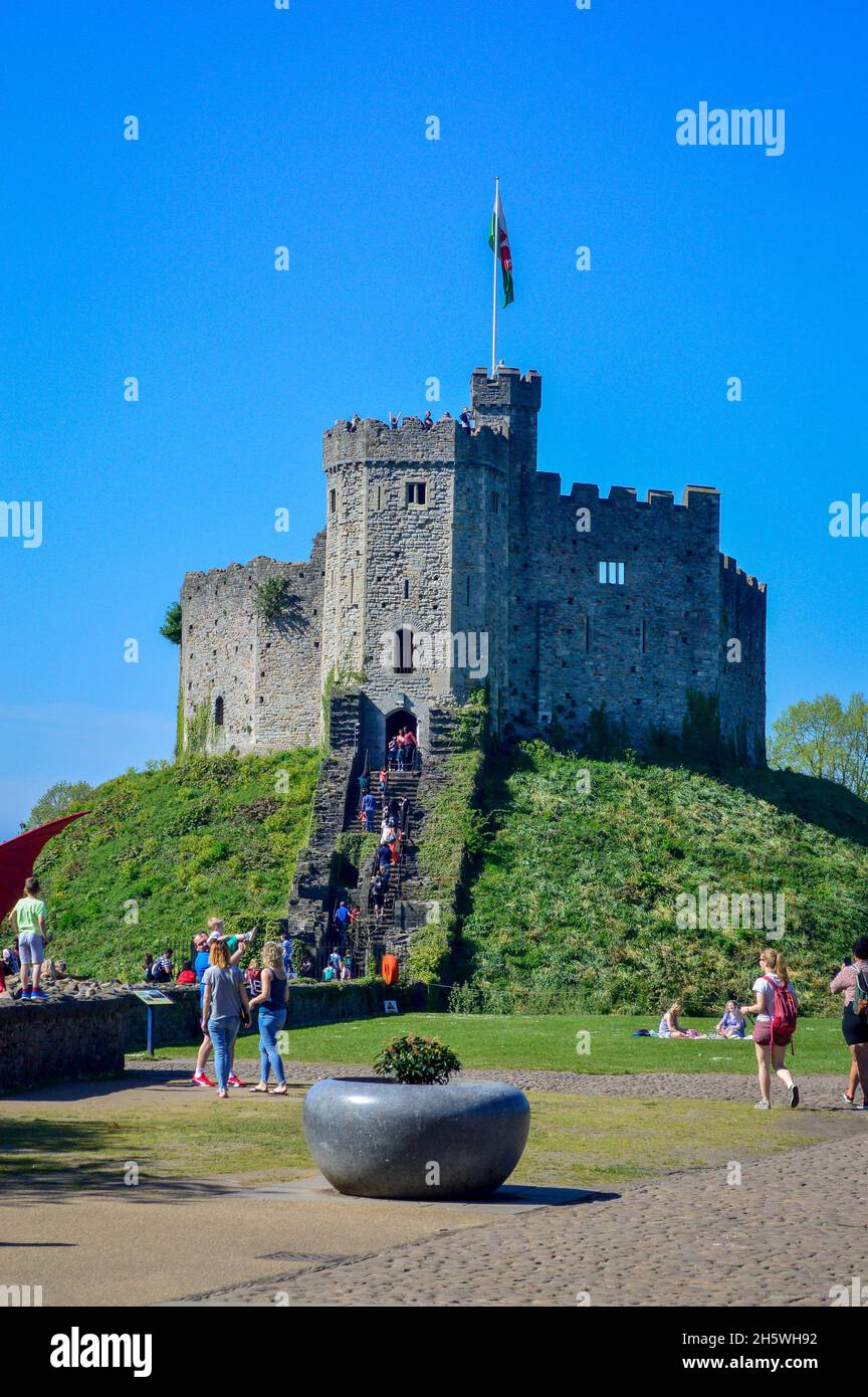 Visit cardiff castle hi-res stock photography and images - Alamy
