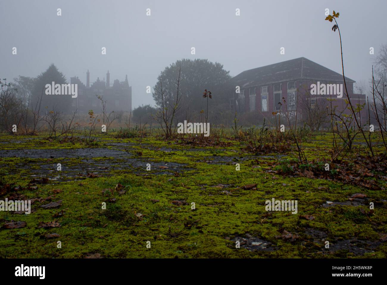 Derelict buildings uk hi-res stock photography and images - Alamy