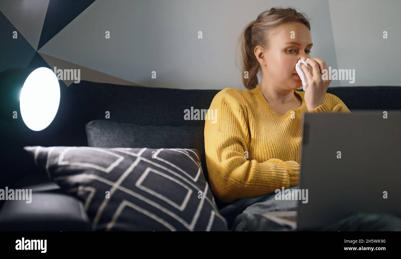 Sick businesswoman trying work hi-res stock photography and images - Alamy