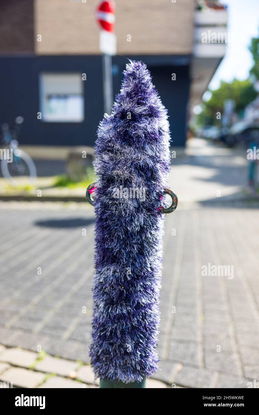 Closeup sidewalk post vertical hi-res stock photography and images - Alamy