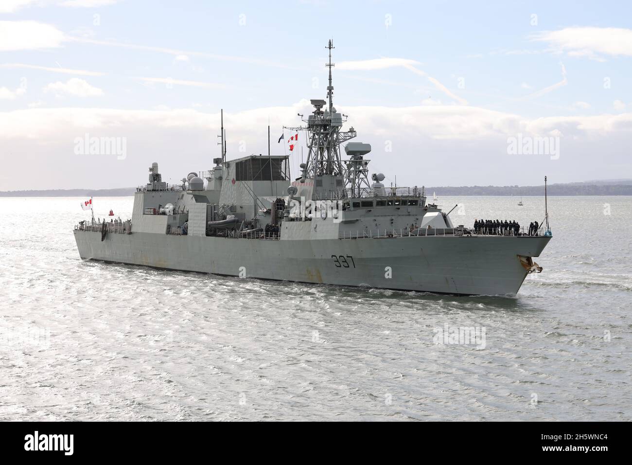 The Royal Canadian Navy Halifax class frigate HMCS FREDERICTON (FFH337 ...