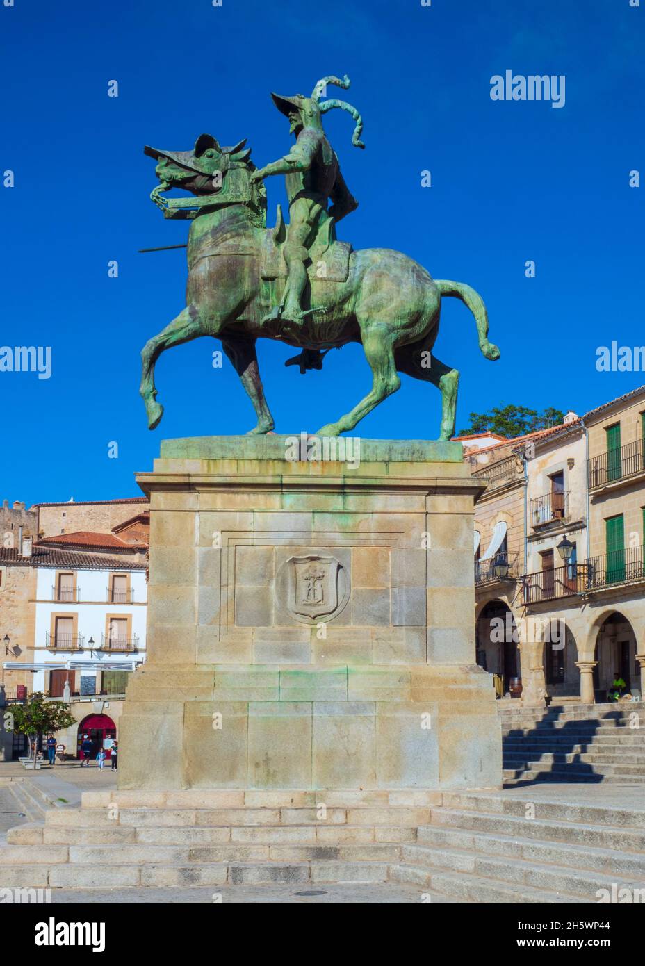 Statue of Spanish conquistador Francisco Pizarro in the Plaza Mayor of ...