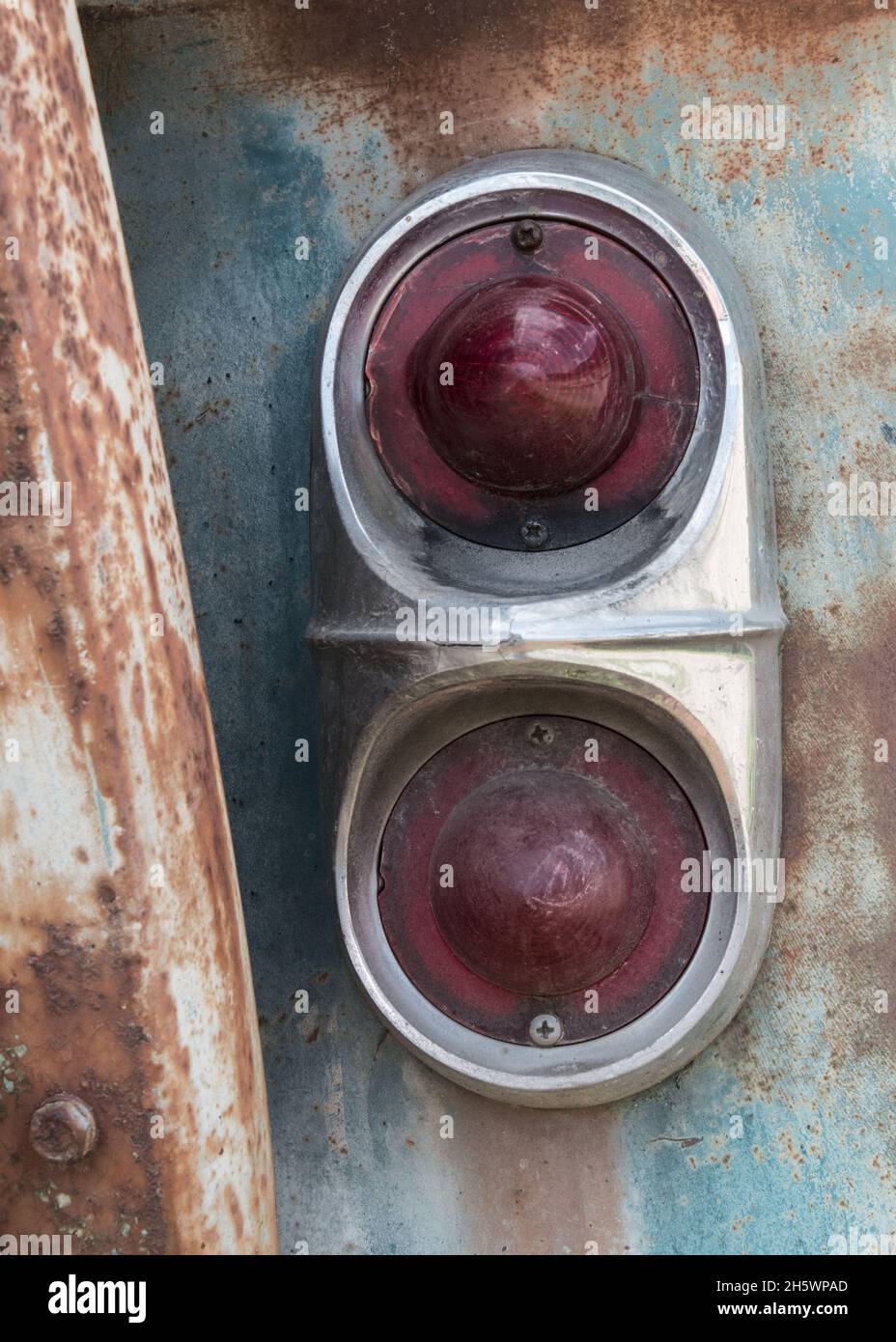 Rear end and tail lights hi-res stock photography and images - Alamy