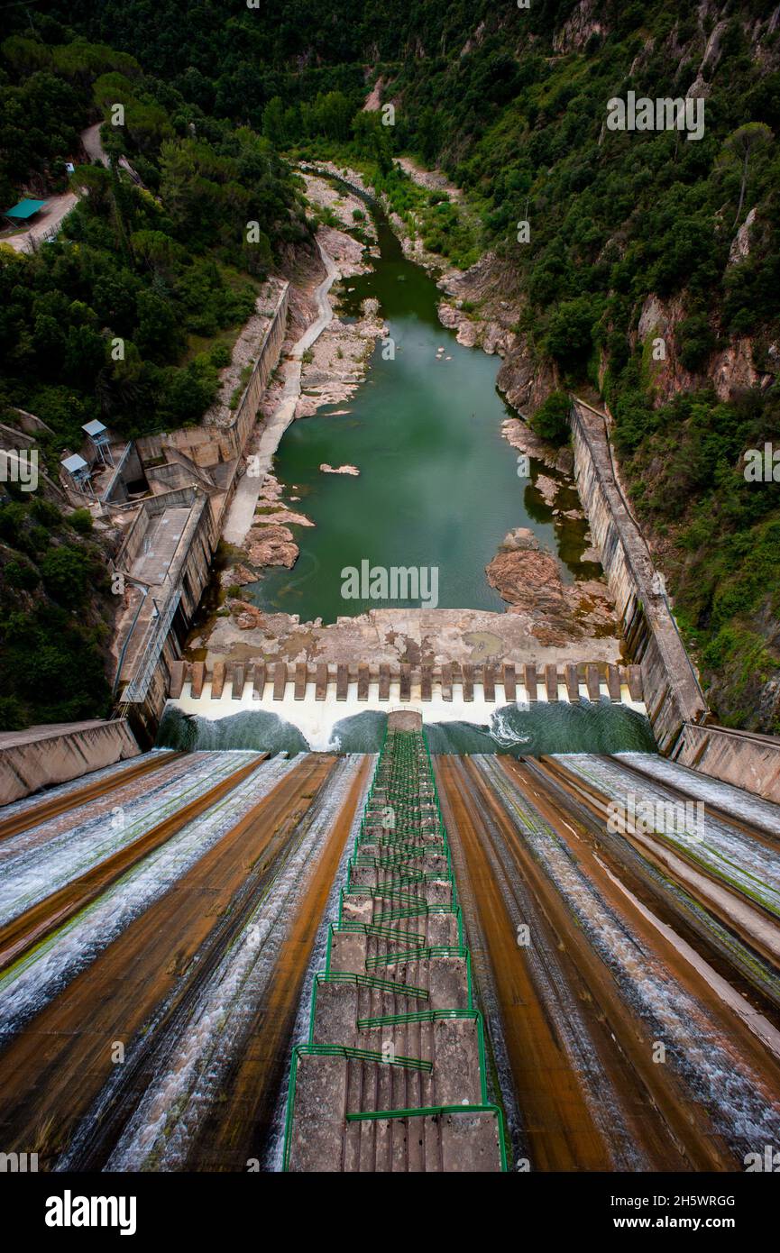 The dam at Sau Reservoir in Spain Stock Photo - Alamy