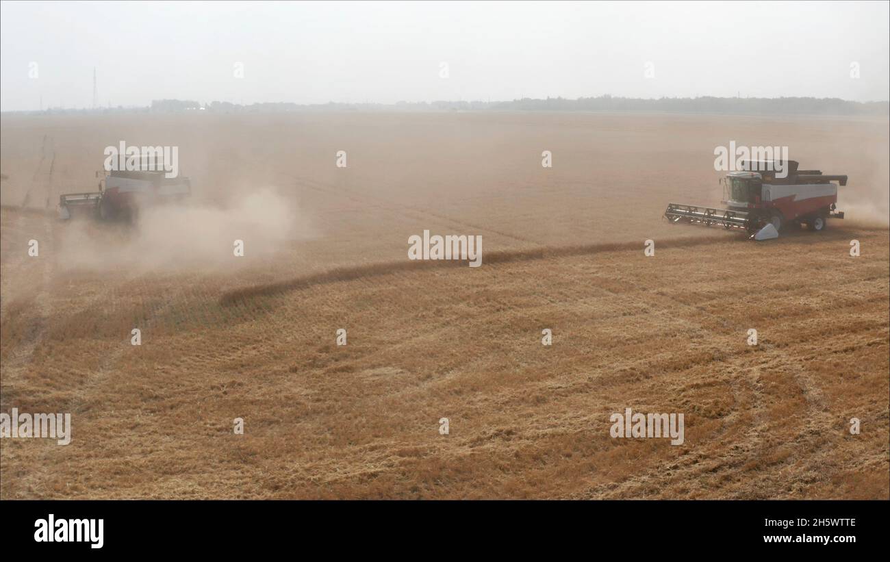 Combines agricultural machine hi-res stock photography and images - Alamy