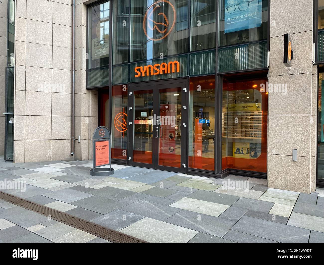 OSLO, NORWAY - Oct 16, 2021: The exterior of the Synsam shop in Oslo ...