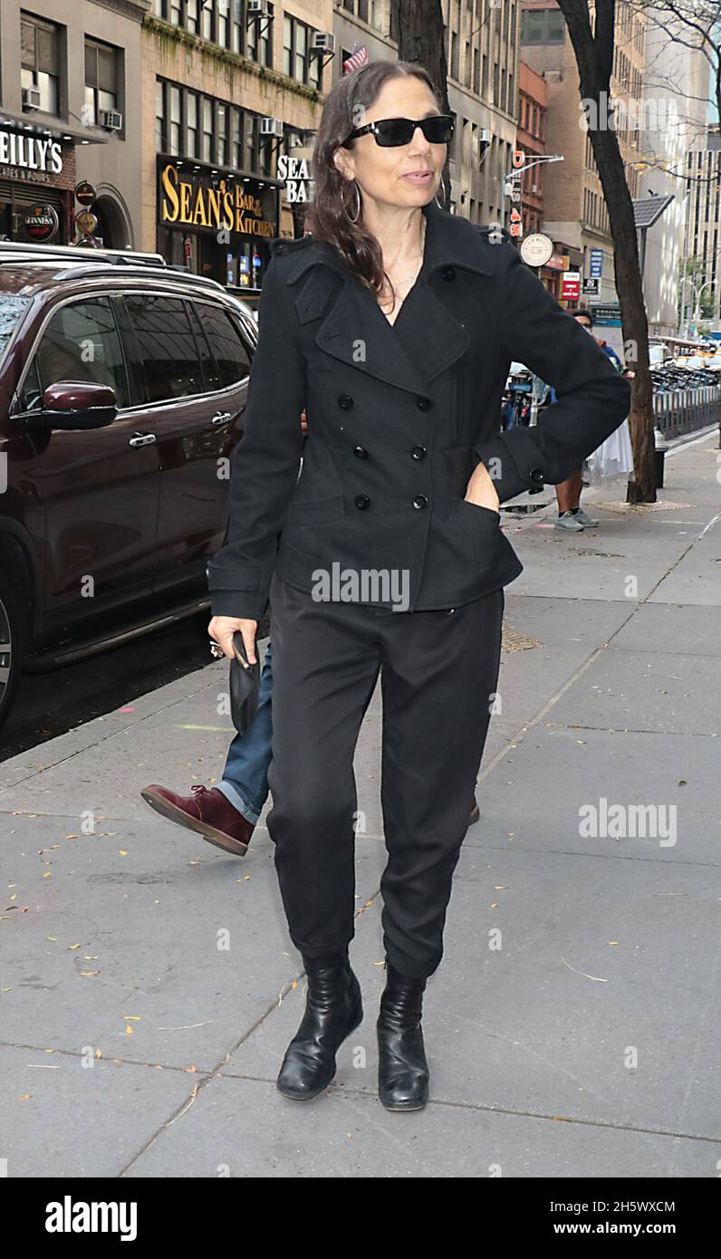 New York - NY - 20211027 Justine Bateman arrives at the Today Show to ...