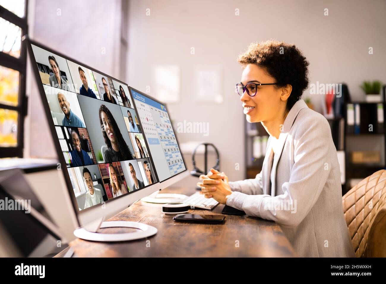 Remote task hi-res stock photography and images - Alamy