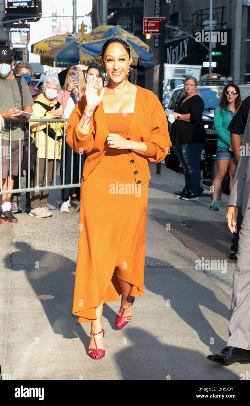 New York - NY - 20211015-Tamera Mowry Promoting new Hulu Show on GMA ...