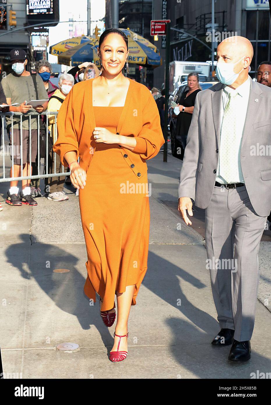 New York - NY - 20211015-Tamera Mowry Promoting new Hulu Show on GMA ...