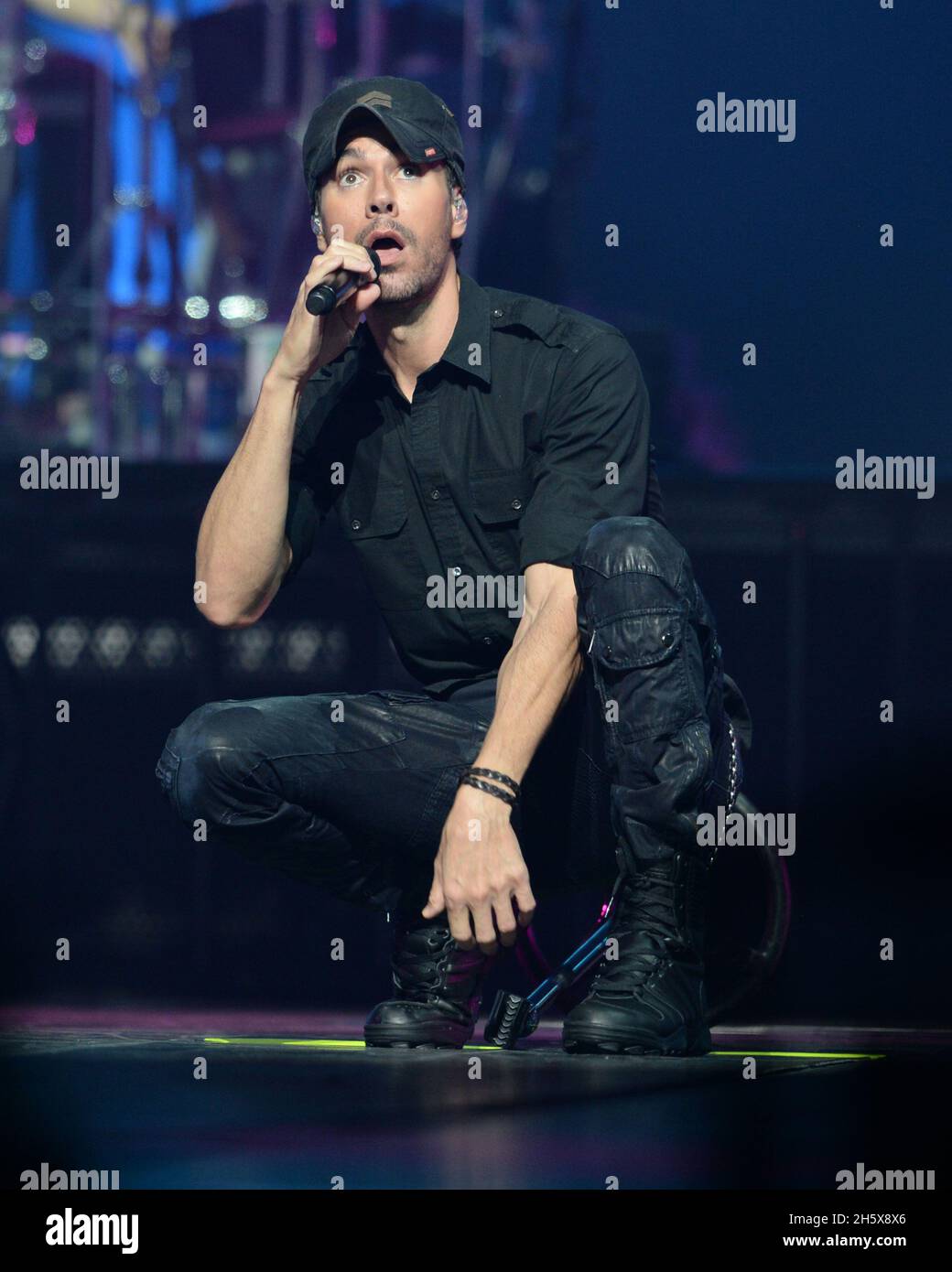 Miami - FL - 20211022-Enrique Iglesias performs during the co headline ...