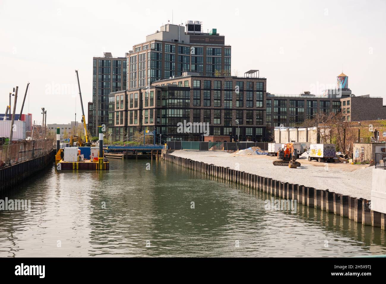 clean up of the Gowanus canal in Brooklyn NYC Stock Photo - Alamy