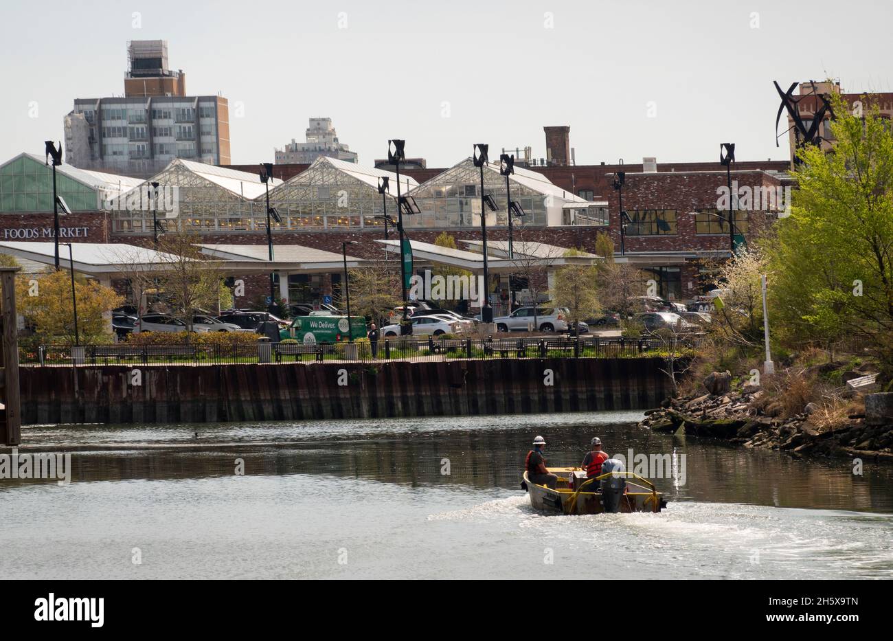clean up of the Gowanus canal in Brooklyn NYC Stock Photo - Alamy