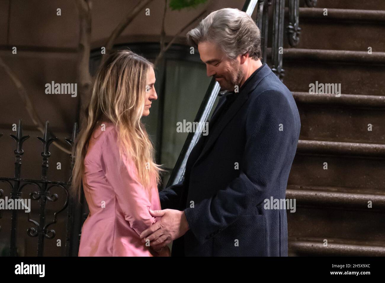New York - NY - 20211020 - Jon Tenney and Sarah Jessica Parker Filming ...