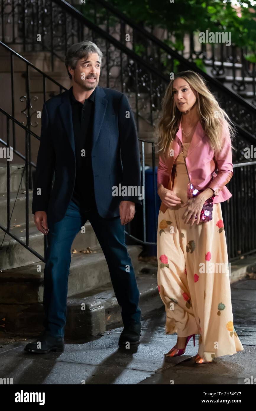 New York - NY - 20211020 - Jon Tenney and Sarah Jessica Parker Filming ...