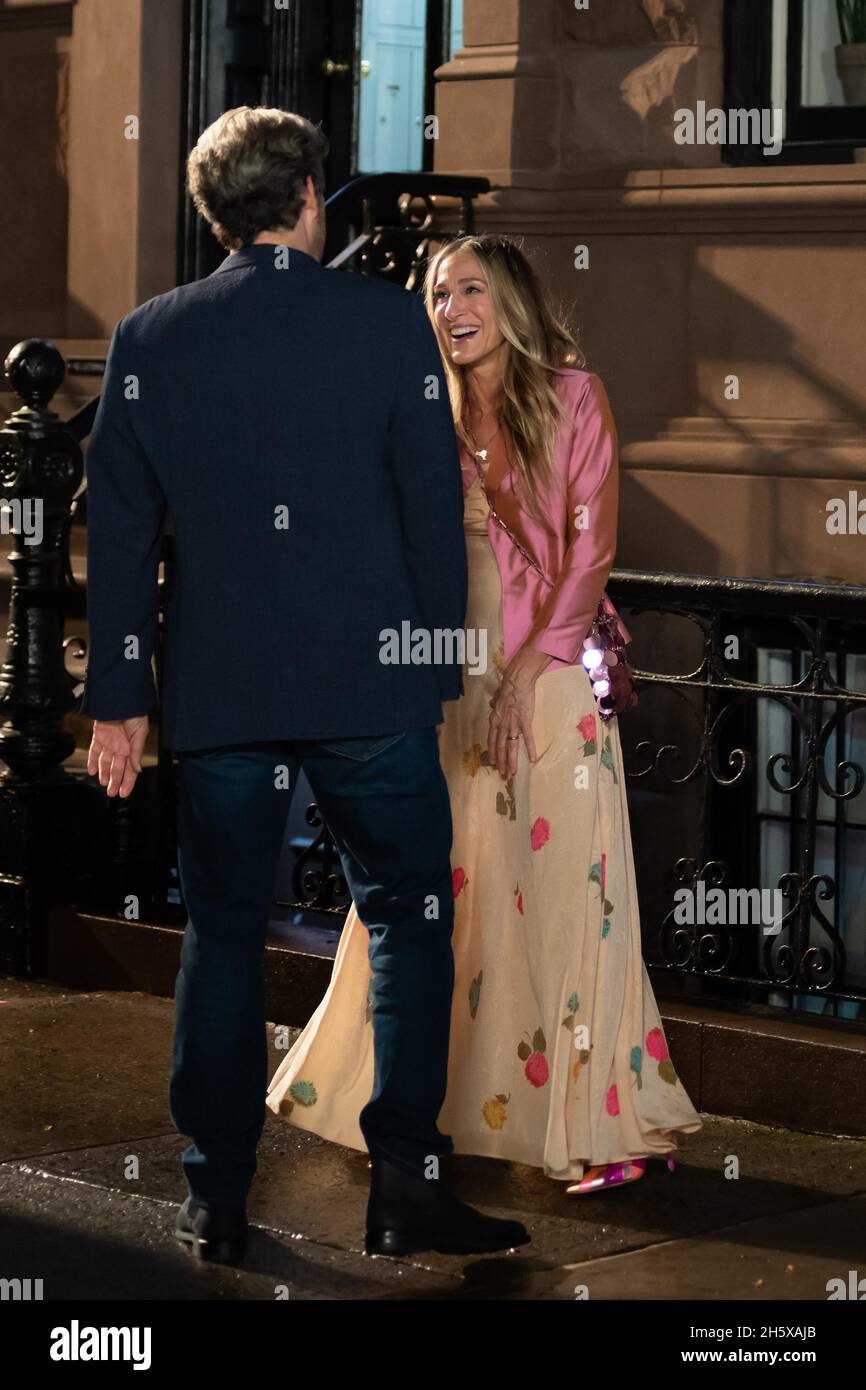 New York - NY - 20211020 - Jon Tenney and Sarah Jessica Parker Filming ...