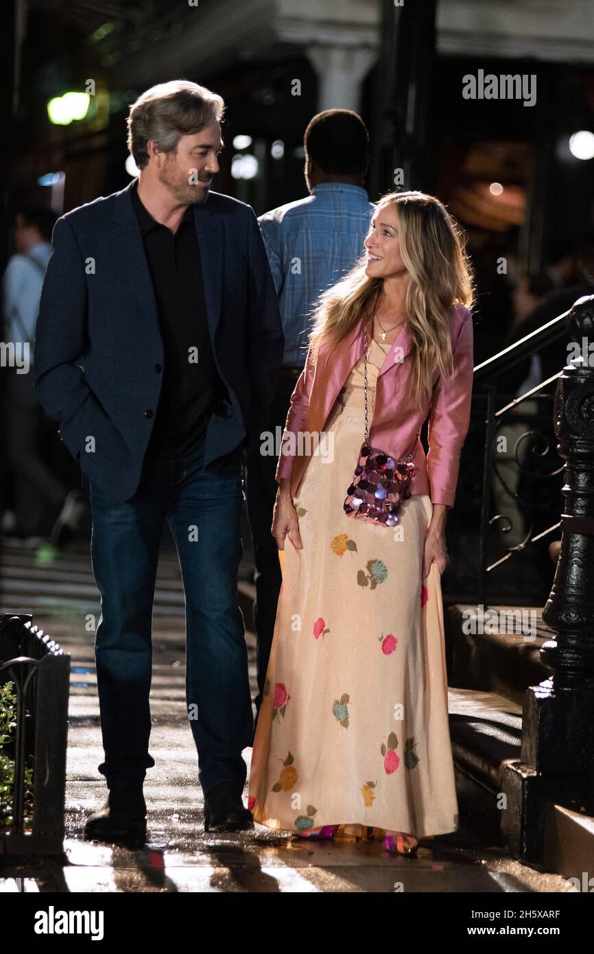 New York - NY - 20211020 - Jon Tenney and Sarah Jessica Parker Filming ...