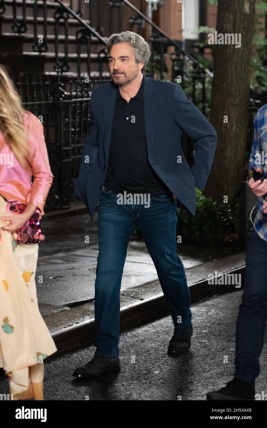 New York - NY - 20211020 - Jon Tenney and Sarah Jessica Parker Filming ...