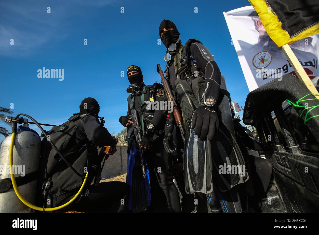 Gaza, Palestine. 11th Nov, 2021. Frogmen unit fighters of Saraya Al ...
