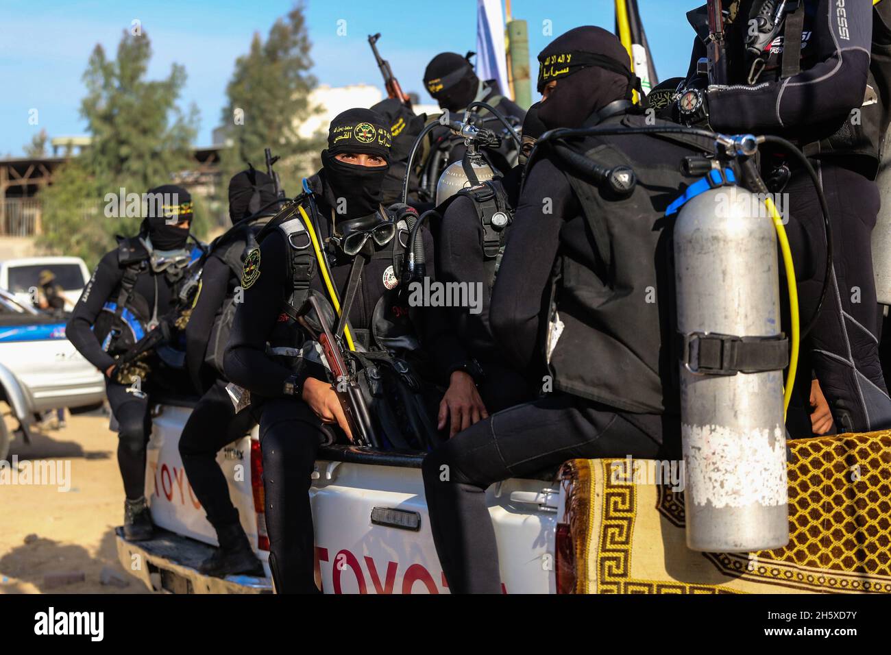 Frogmen unit fighters of Saraya Al-Quds seen with a oxygen tank and ...