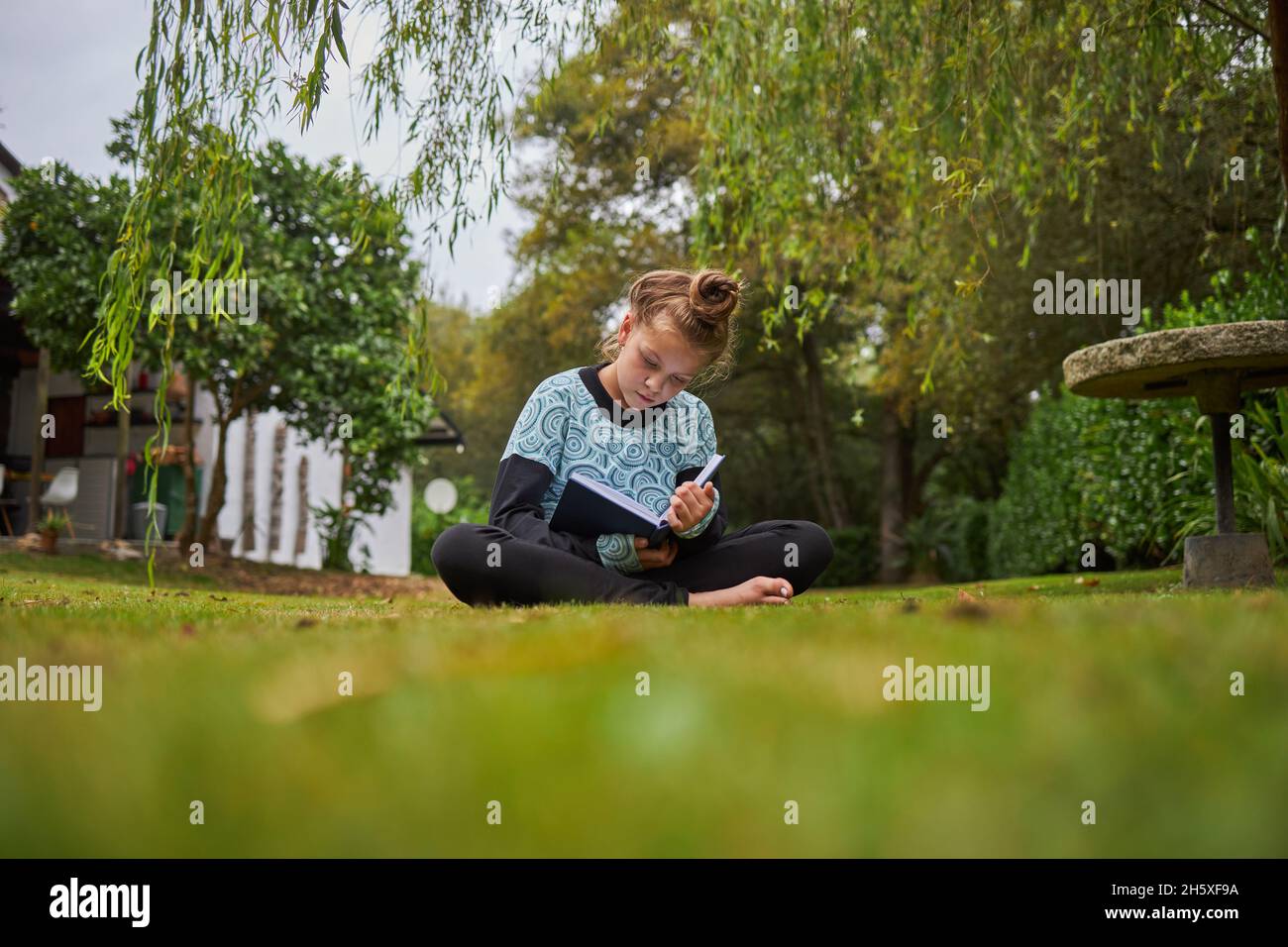 Barefoot girl reading hi-res stock photography and images - Alamy