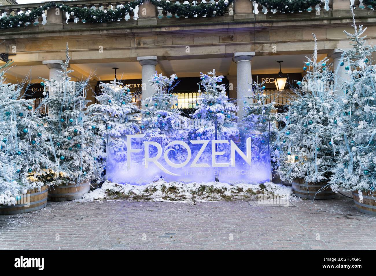 Frozen the musical london hi-res stock photography and images - Alamy