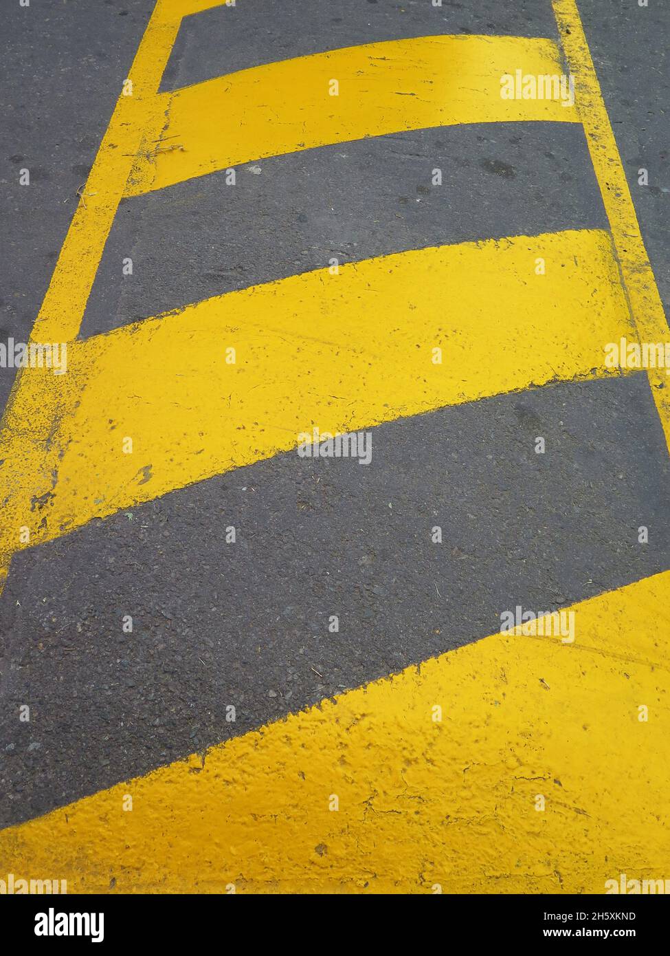 Stop markings on pavement hi-res stock photography and images - Alamy