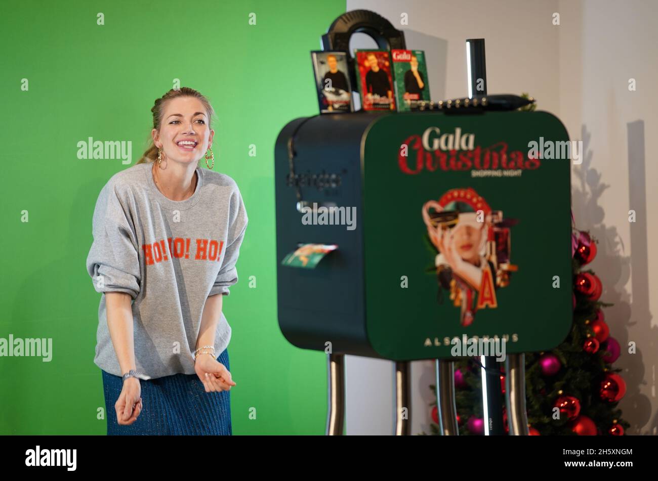 Hamburg, Germany. 11th Nov, 2021. Nina Bott, actress, takes a photo of ...