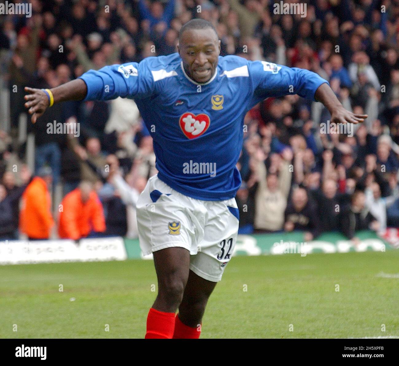 PORTSMOUTH V CHARLTON LUA LUA CELEBRATES POMPEY'S FOURTH PIC MIIKE ...